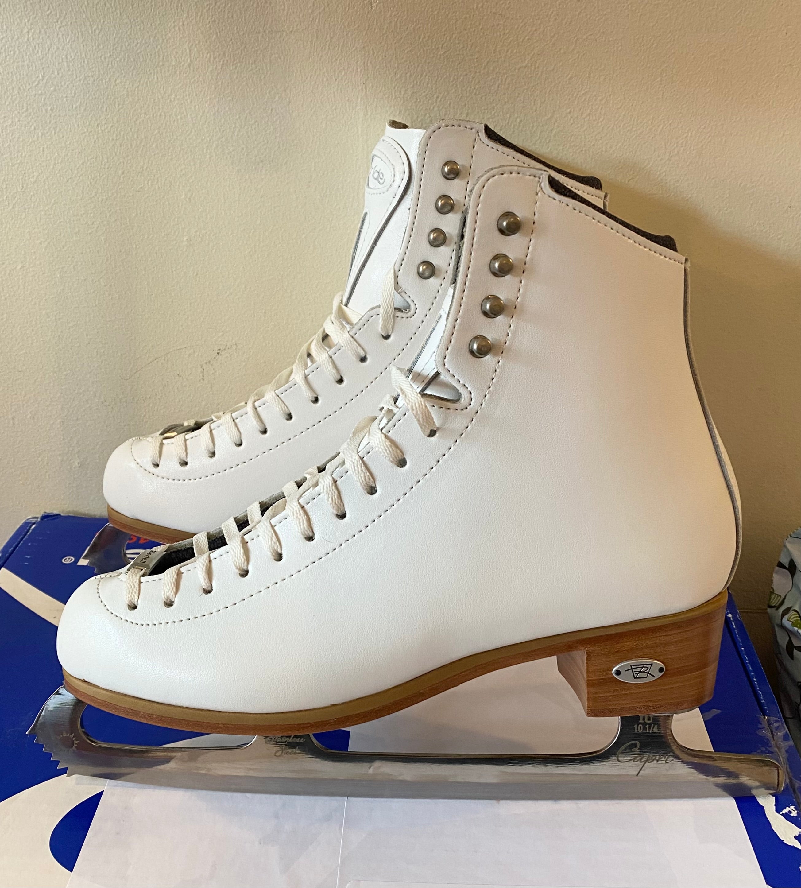 Riedell Ready to Ship Stride Women's 7 Figure Skates w/ Capri Blades ...